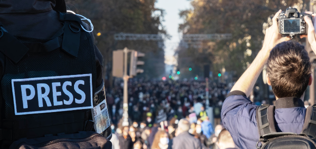 Pengertian Pers » Komunikasi Praktis